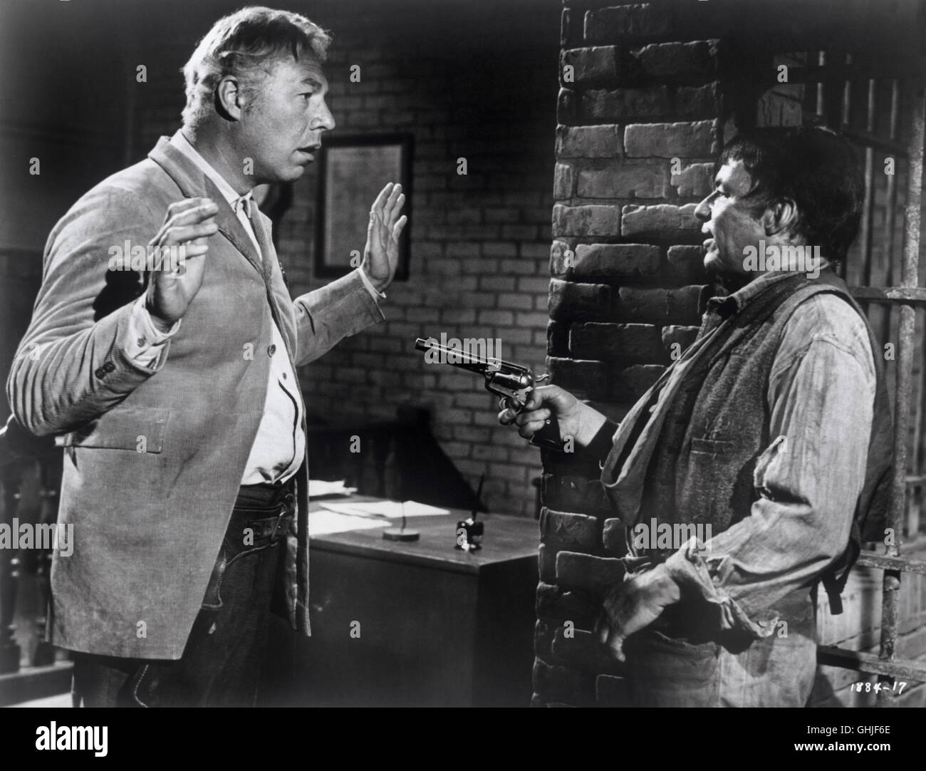 GEORGE KENNEDY (Hoke Birdsill), FRANK SINATRA (Dingus Billy Magee ...