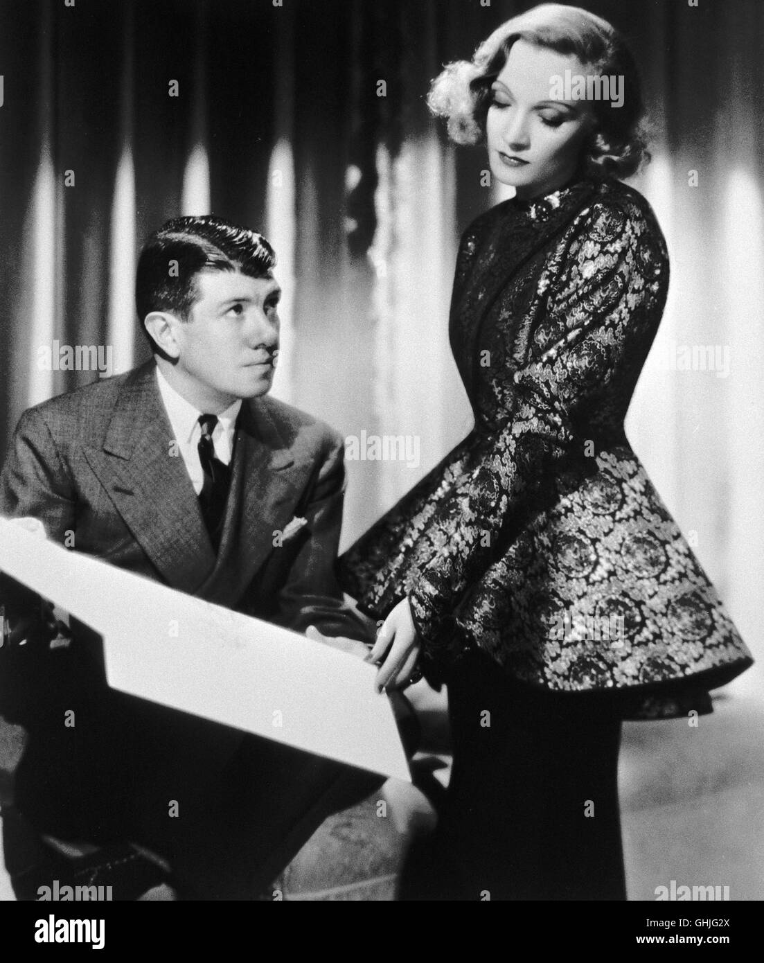 Ernst lubitsch marlene dietrich Black and White Stock Photos & Images ...