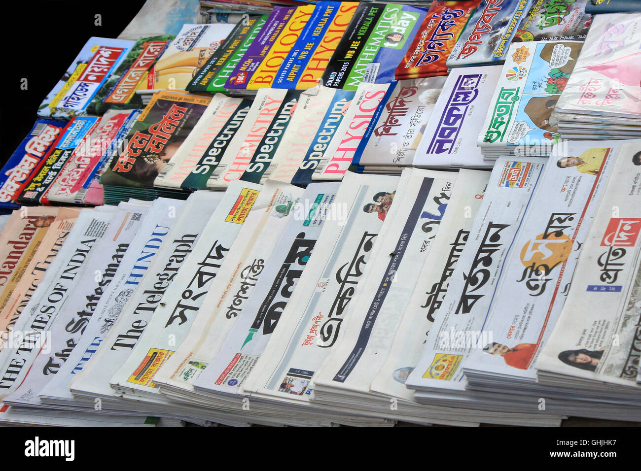Newspaper headlines shown side on in a stack of daily newspapers Stock ...