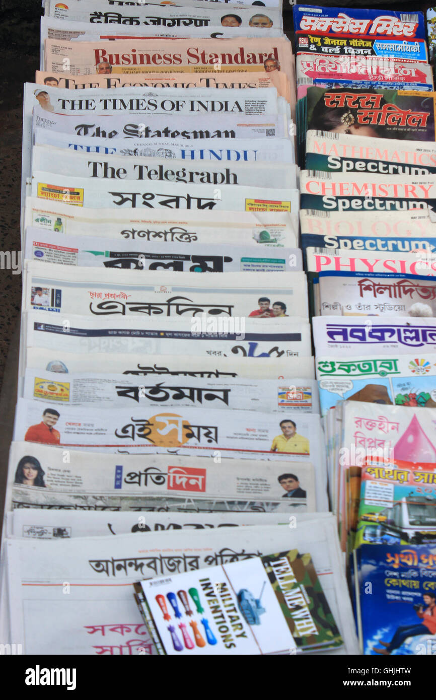 Newspaper headlines shown side on in a stack of daily newspapers Stock ...