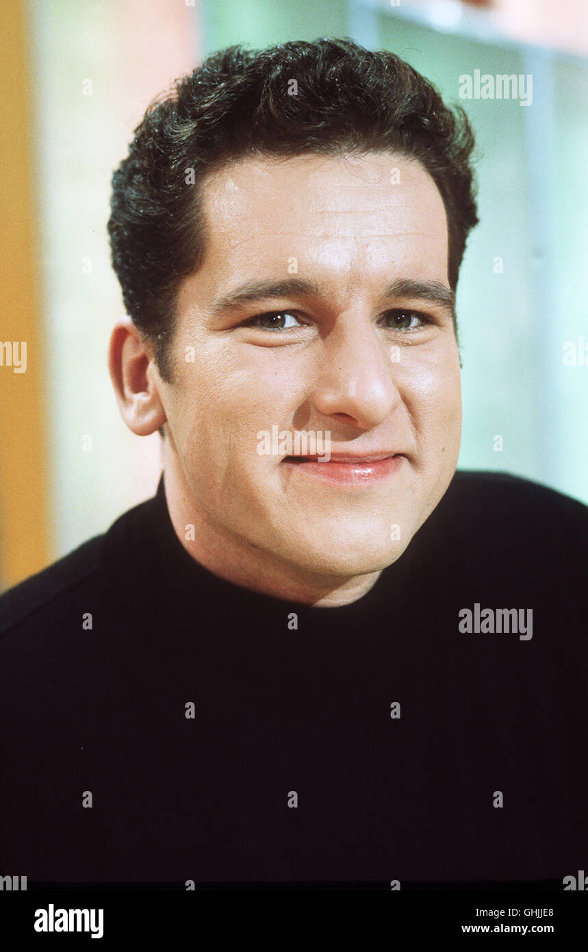 In der Stadtklinik wird der Lehrer Max Kleismann behandelt, der in der ...