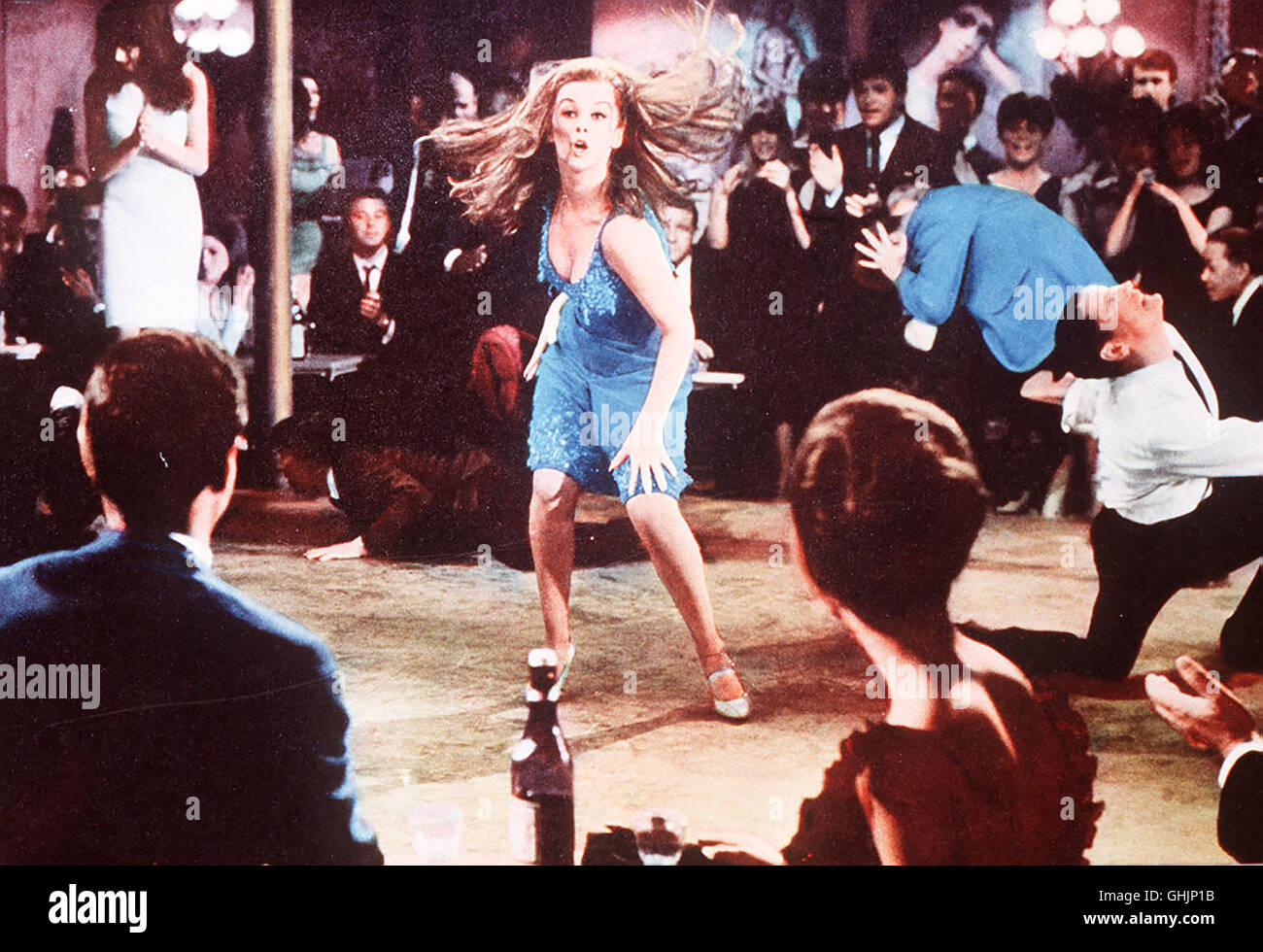 Maggie Scott (ANN-MARGRET) wird als neue Einkäuferin eines New Yorker ...