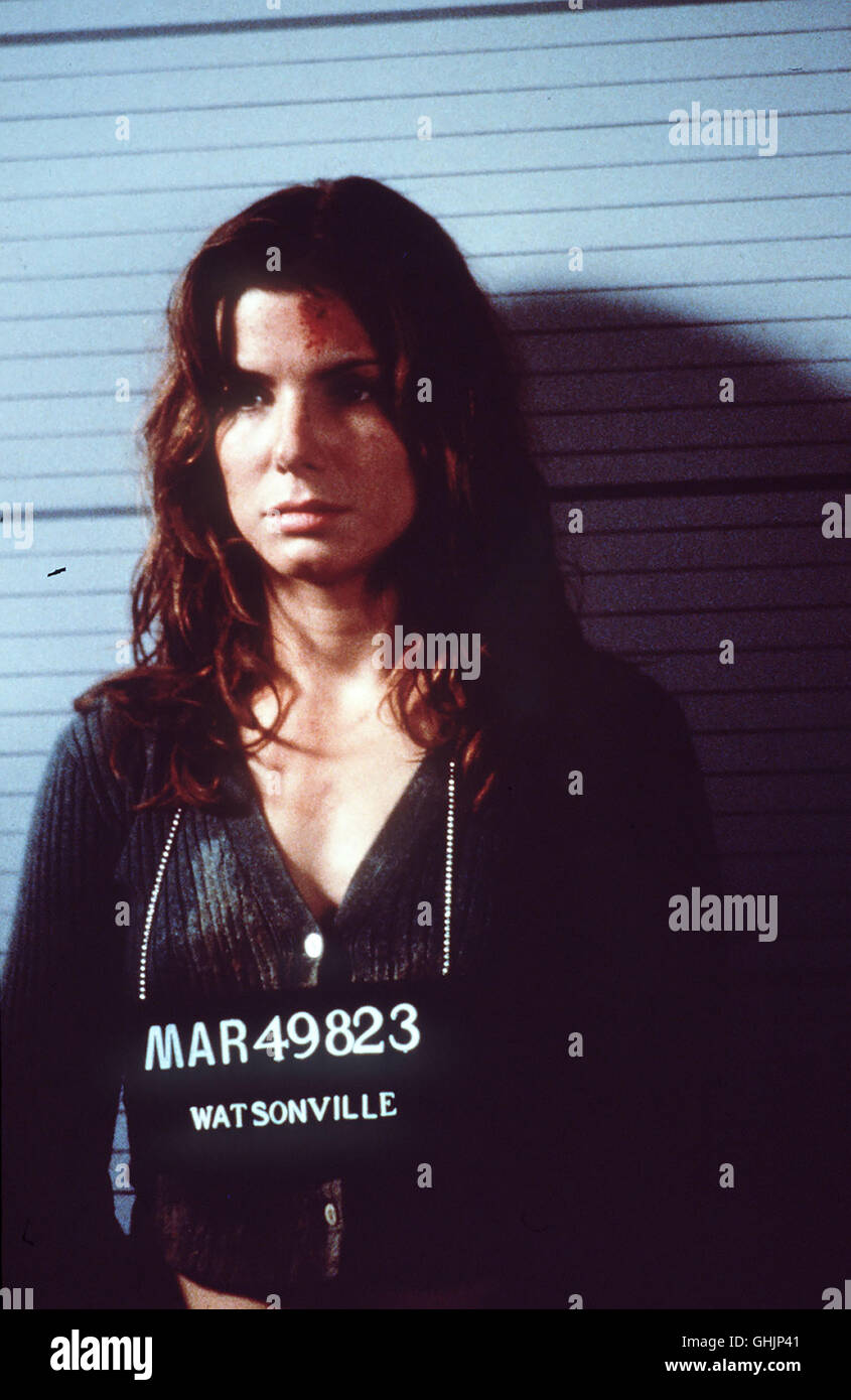 Die Computerspezialistin Angela (SANDRA BULLOCK) entdeckt die ...