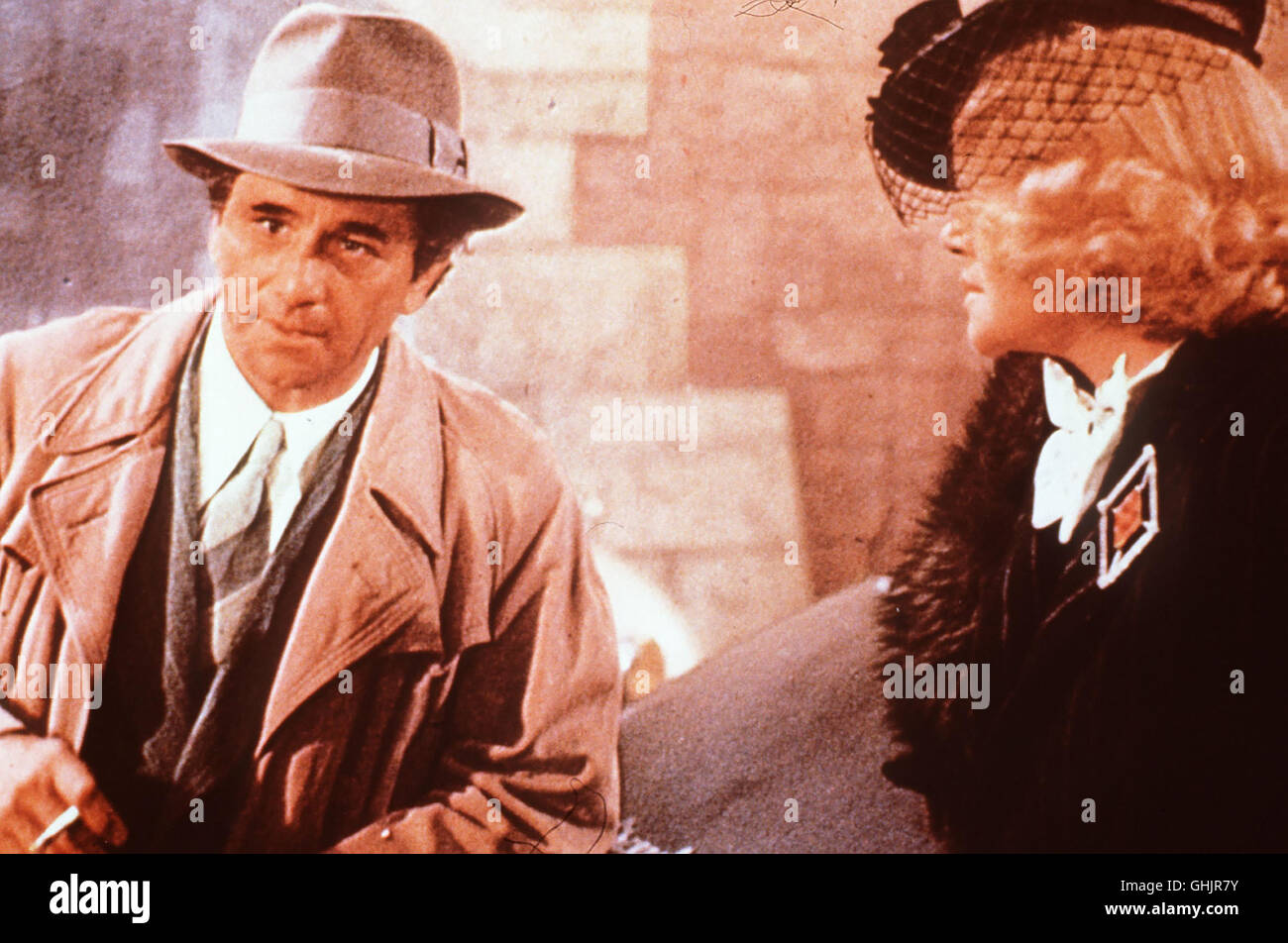 Szene mit Sam Diamond (PETER FALK) und Tess Skeffington (EILEEN BRENNAN ...