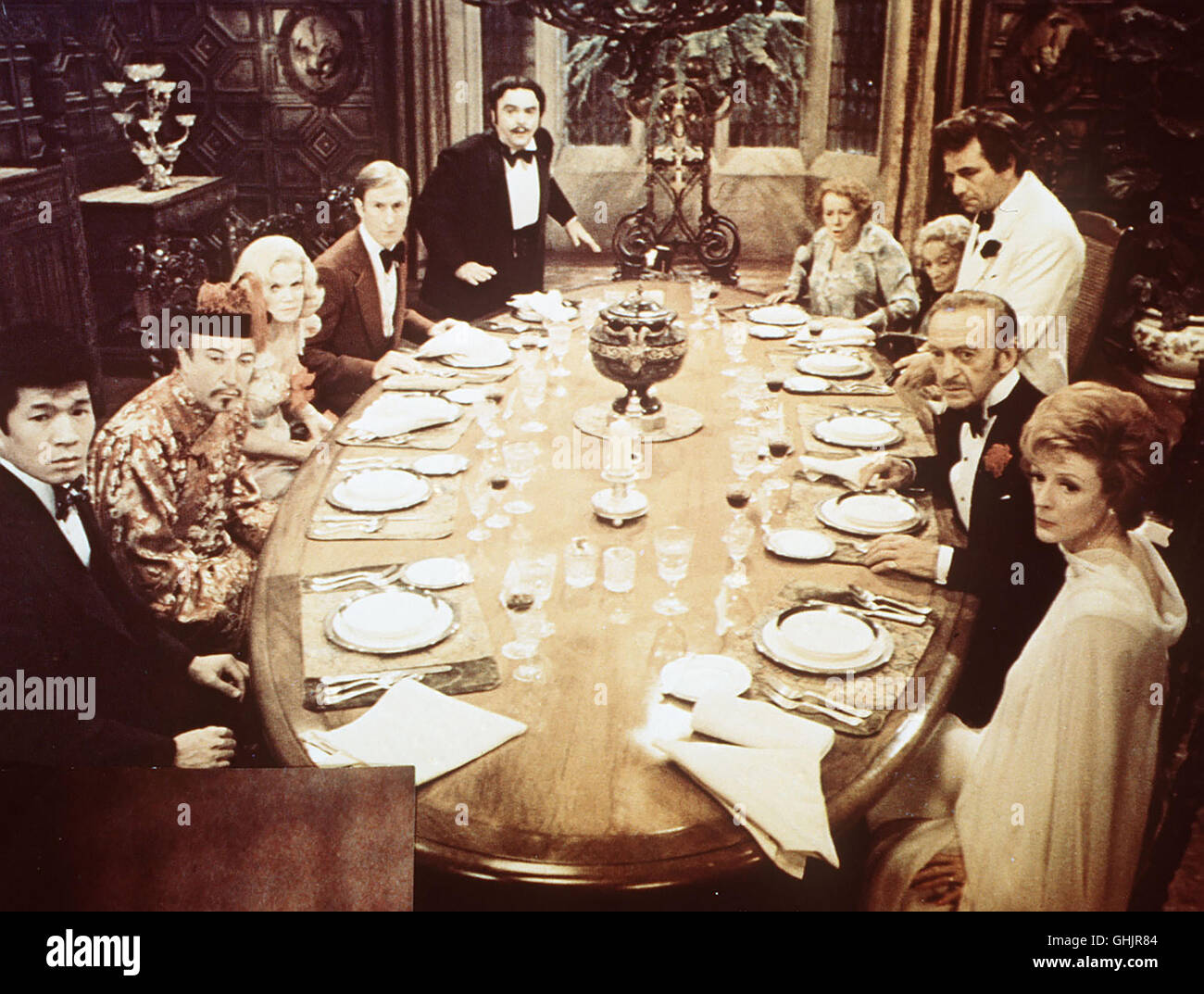 Murder by Death Lionel Twain, ein exzentrischer Millionär, hat an die ...