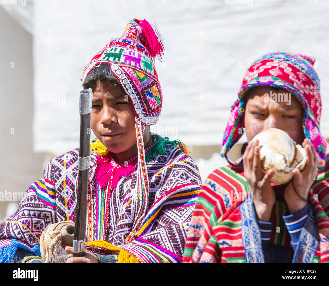Child with conch shell hi-res stock photography and images - Alamy