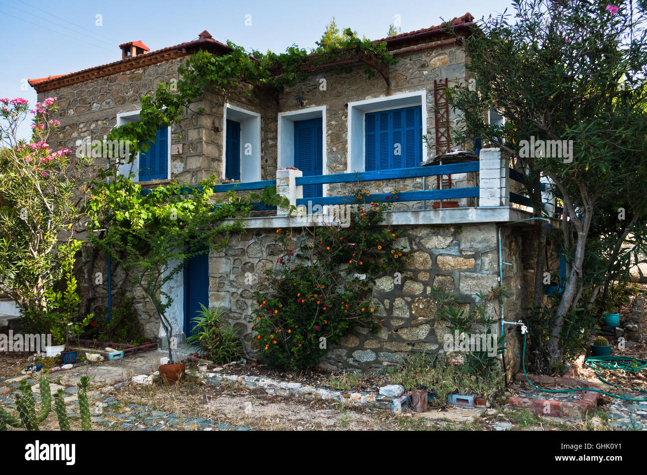 Greek vintage stone house hi-res stock photography and images - Alamy