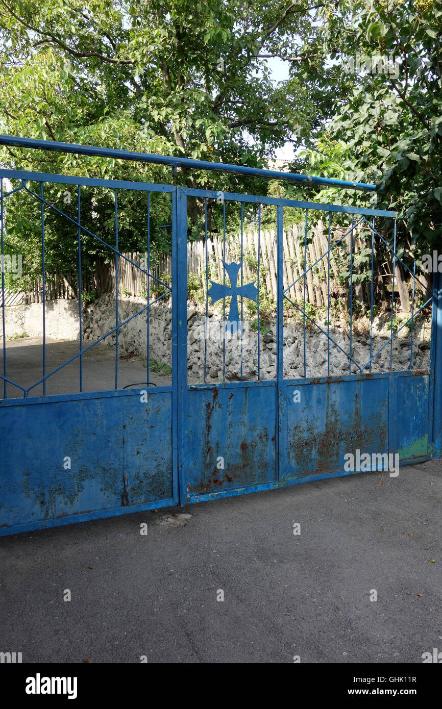 Christian cross on fence hi-res stock photography and images - Alamy