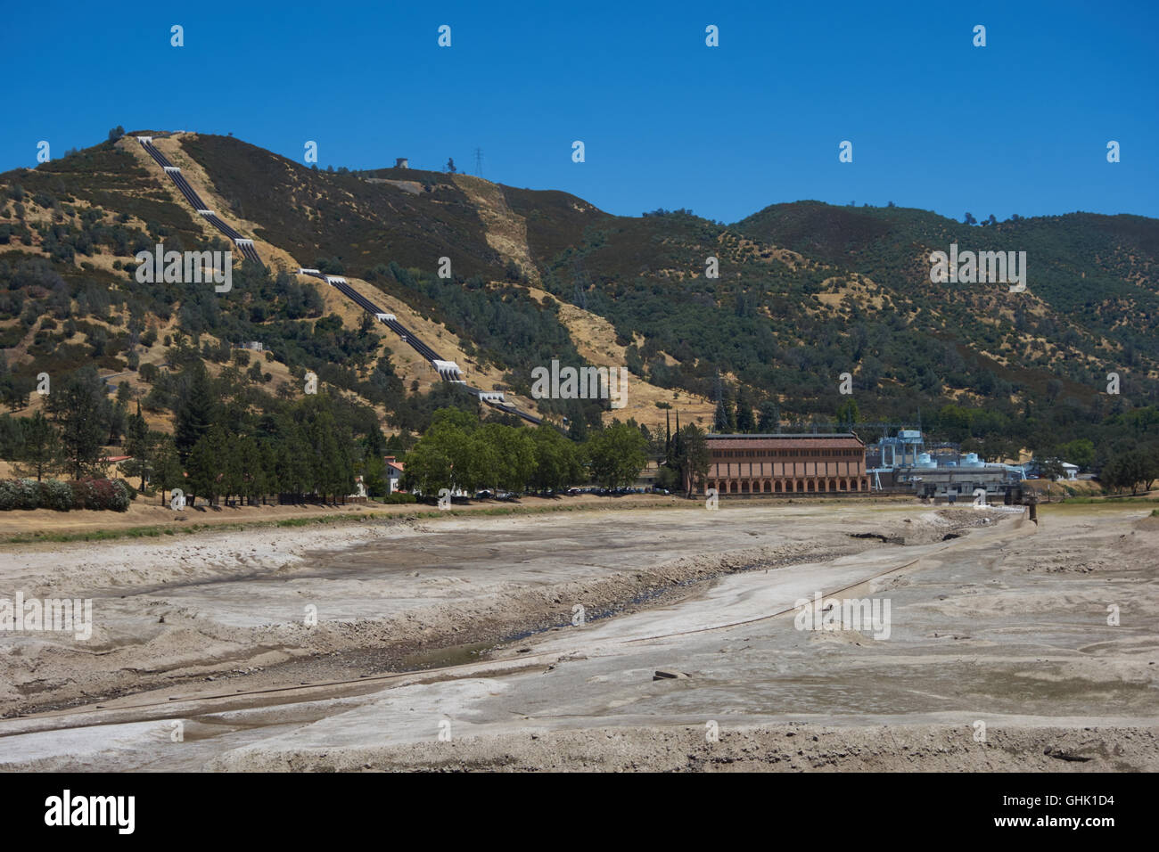 Empty reservoir hi-res stock photography and images - Alamy