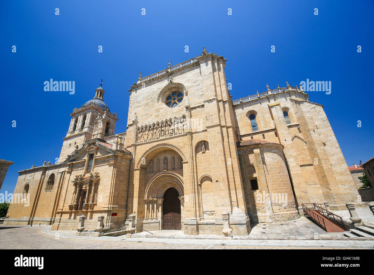 Cathedral of Santa Maria, built between the 12th and 14th centuries, in ...