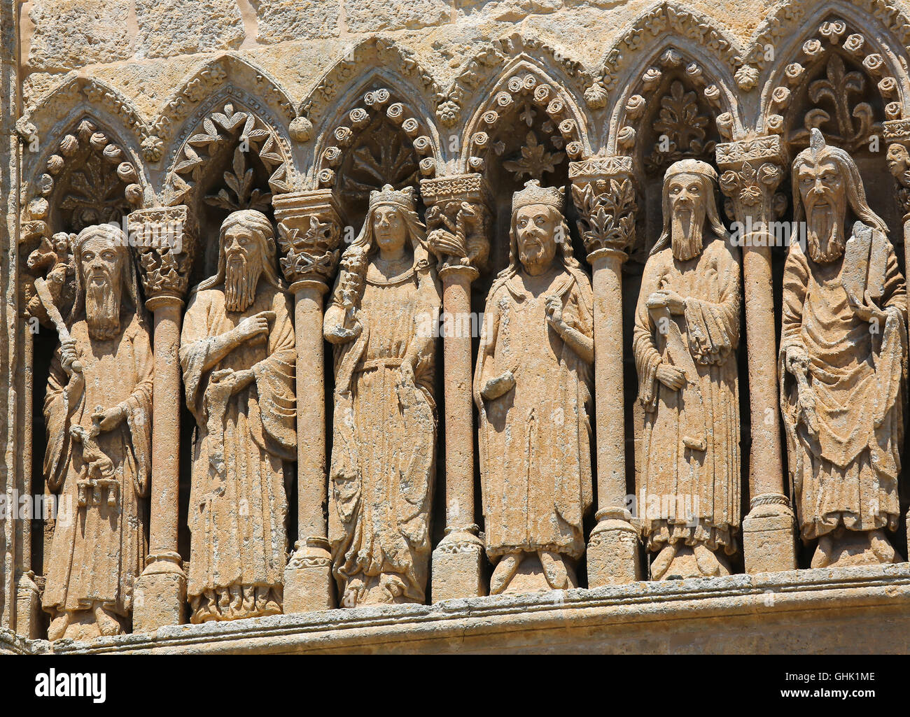 Gothic statues hi-res stock photography and images - Alamy