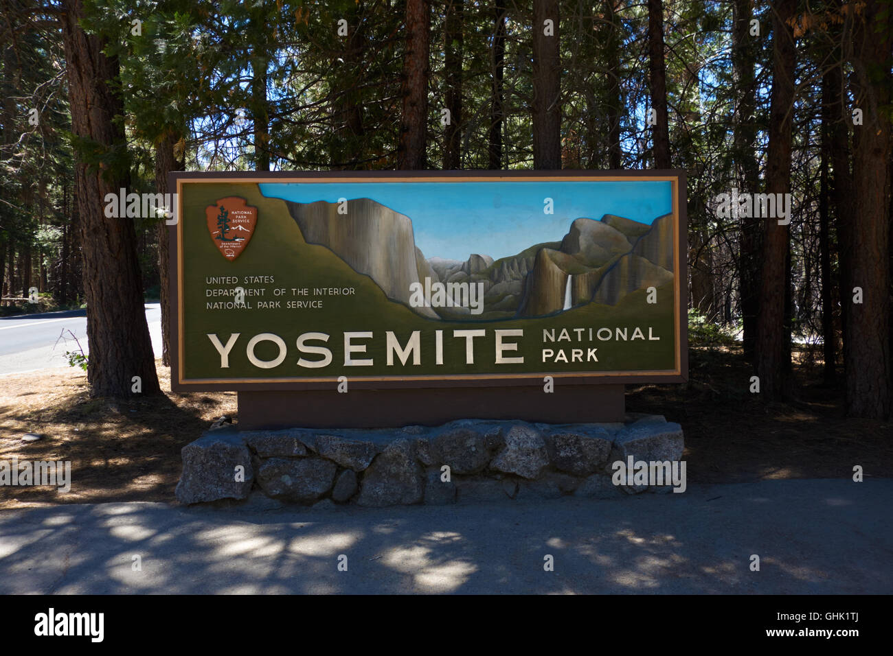 Entrance sign yosemite national park hi-res stock photography and ...