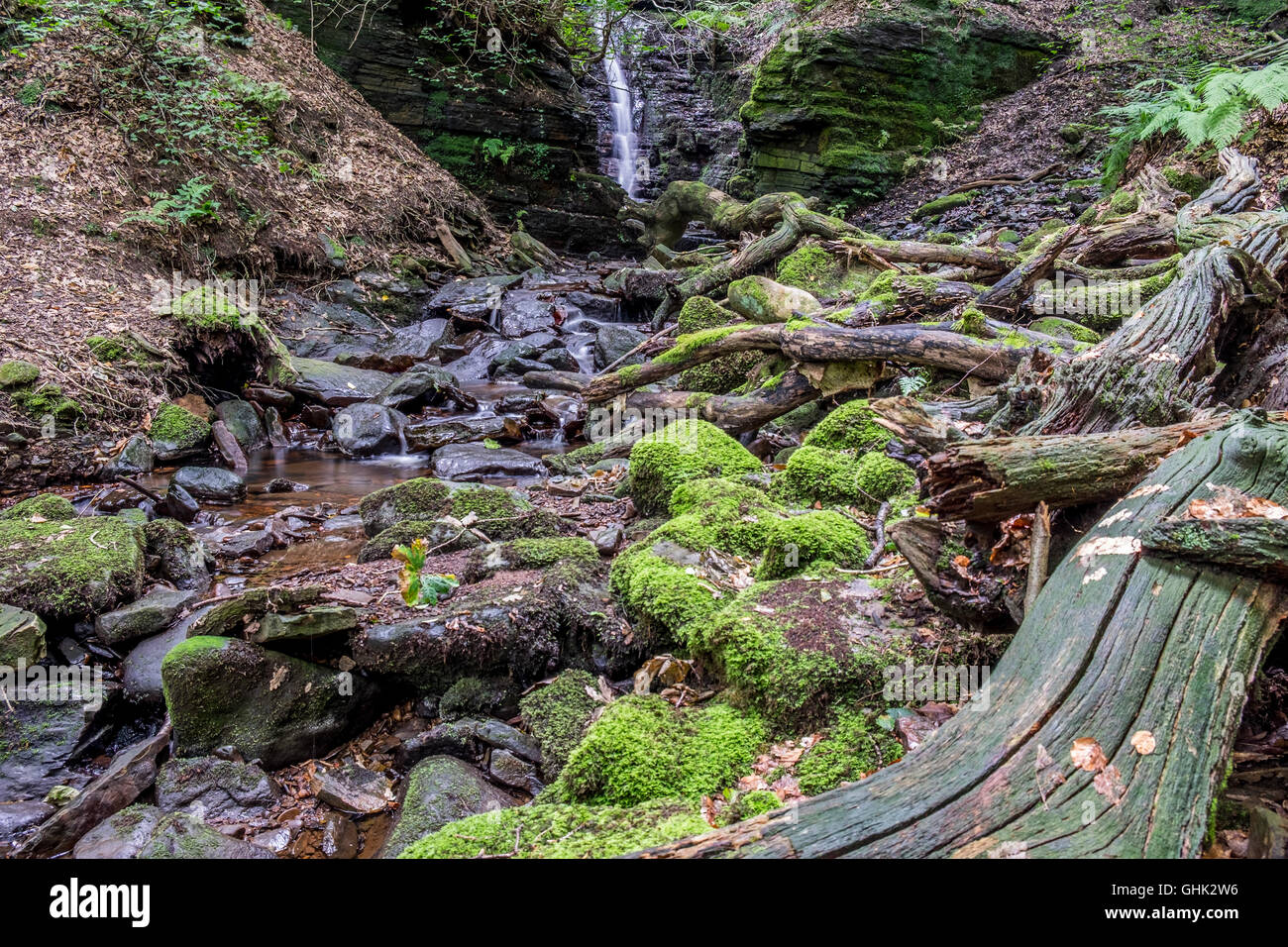 Waterfall water running down wet hi-res stock photography and images ...