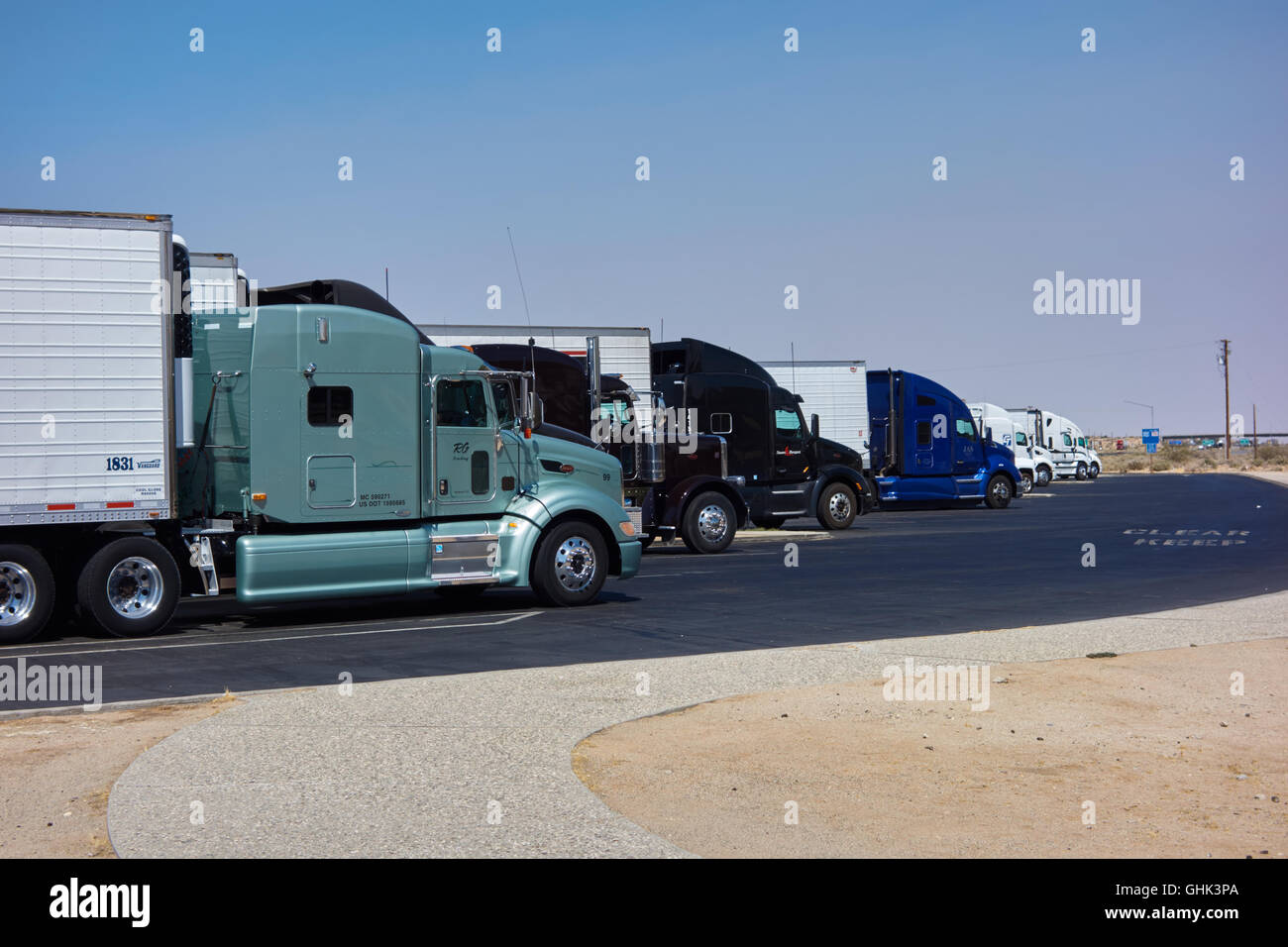 Big rigs hi-res stock photography and images - Alamy
