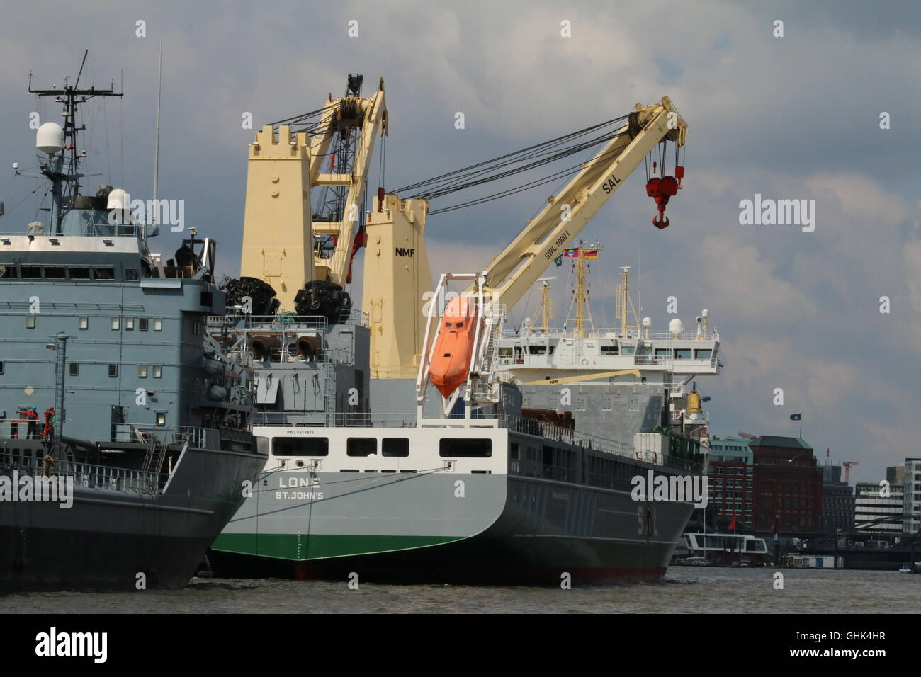 Heavy lift crane ship hi-res stock photography and images - Alamy