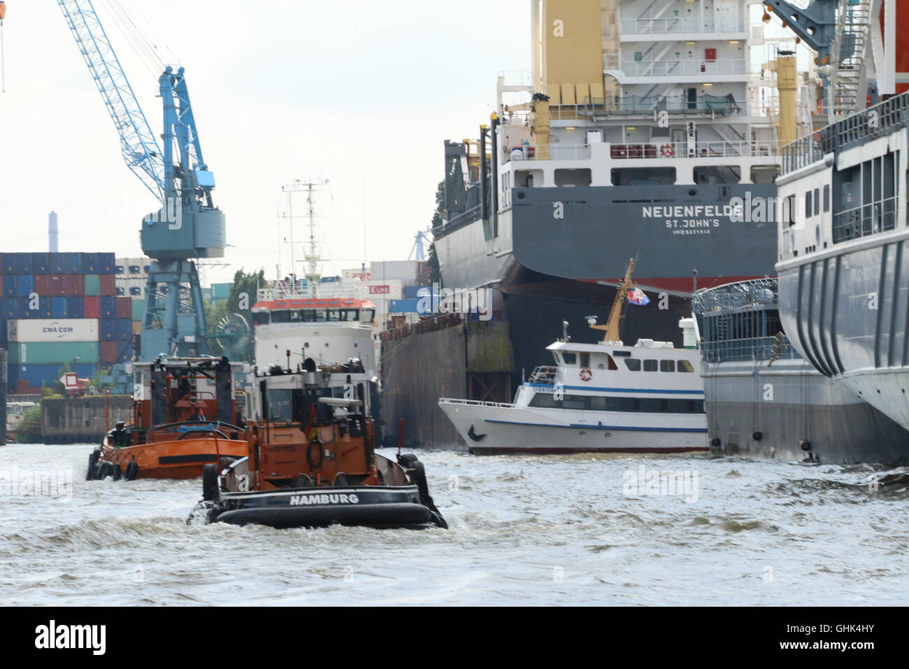 Harbour tugs hi-res stock photography and images - Alamy