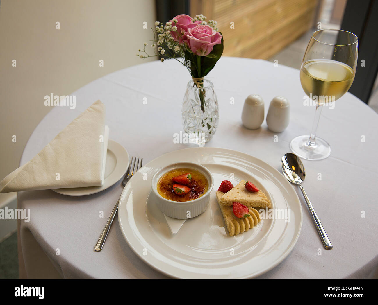 Creme brulee restaurant hi-res stock photography and images - Alamy