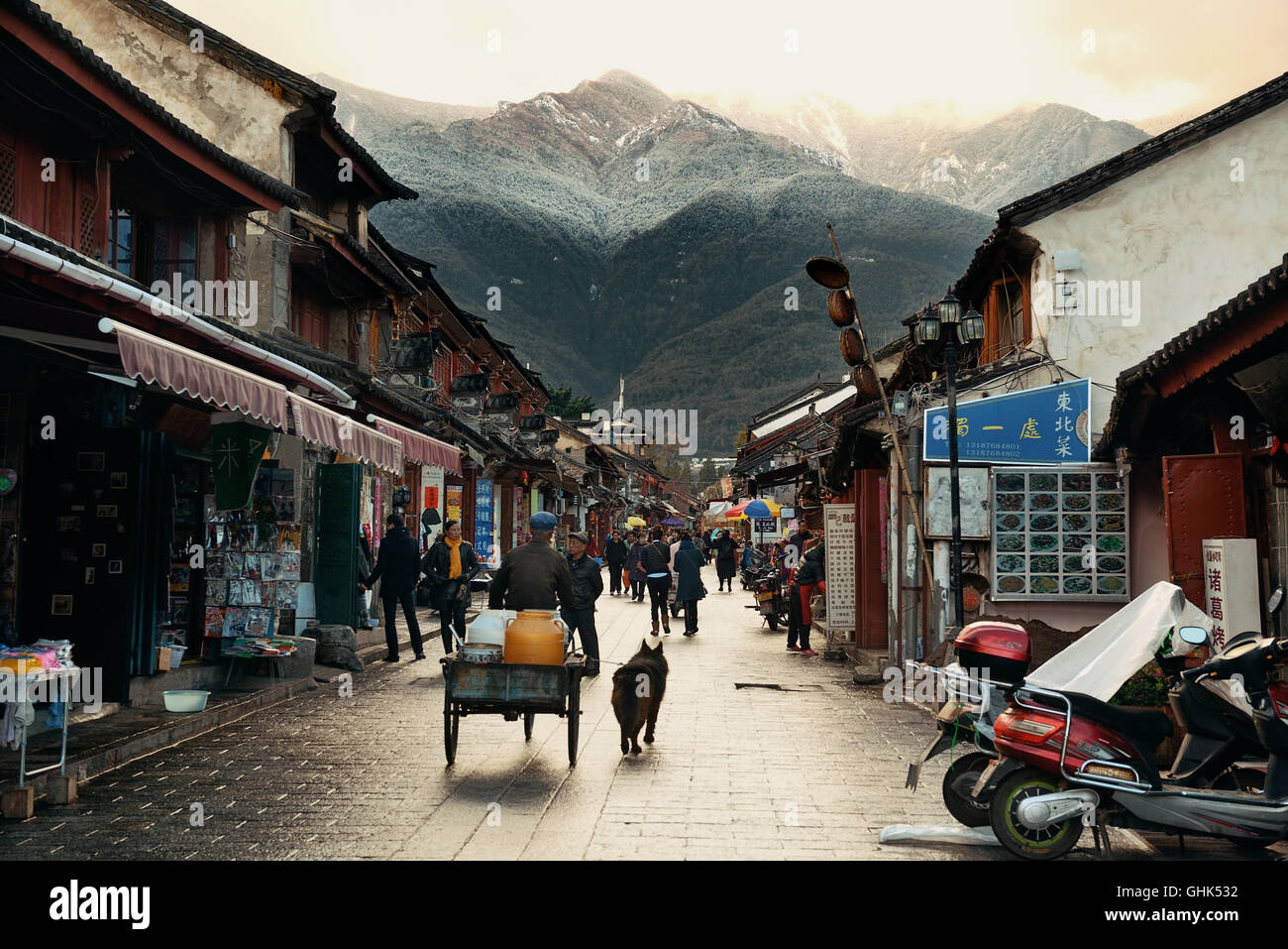 DALI, CHINA - DEC 5: Street view on December 5, 2014 in Dali, China ...