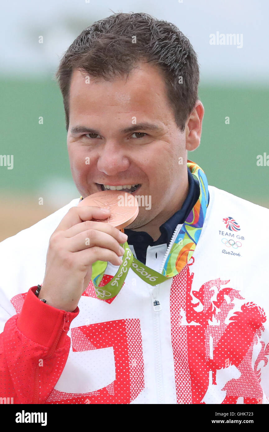 Great Britain's Steven Scott with his bronze medal during the men's ...