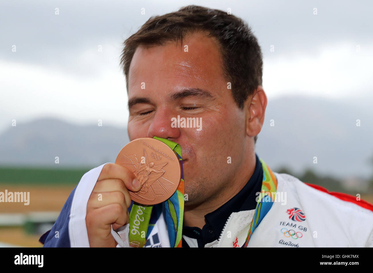 Great Britain's Steven Scott with his bronze medal during the men's ...