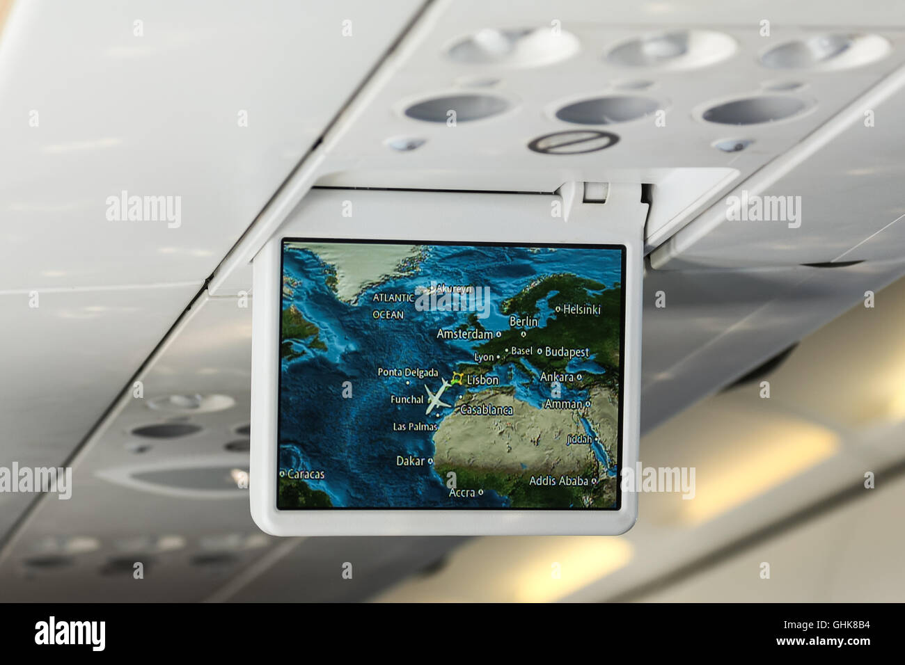 Airline flight information screens hi-res stock photography and images ...