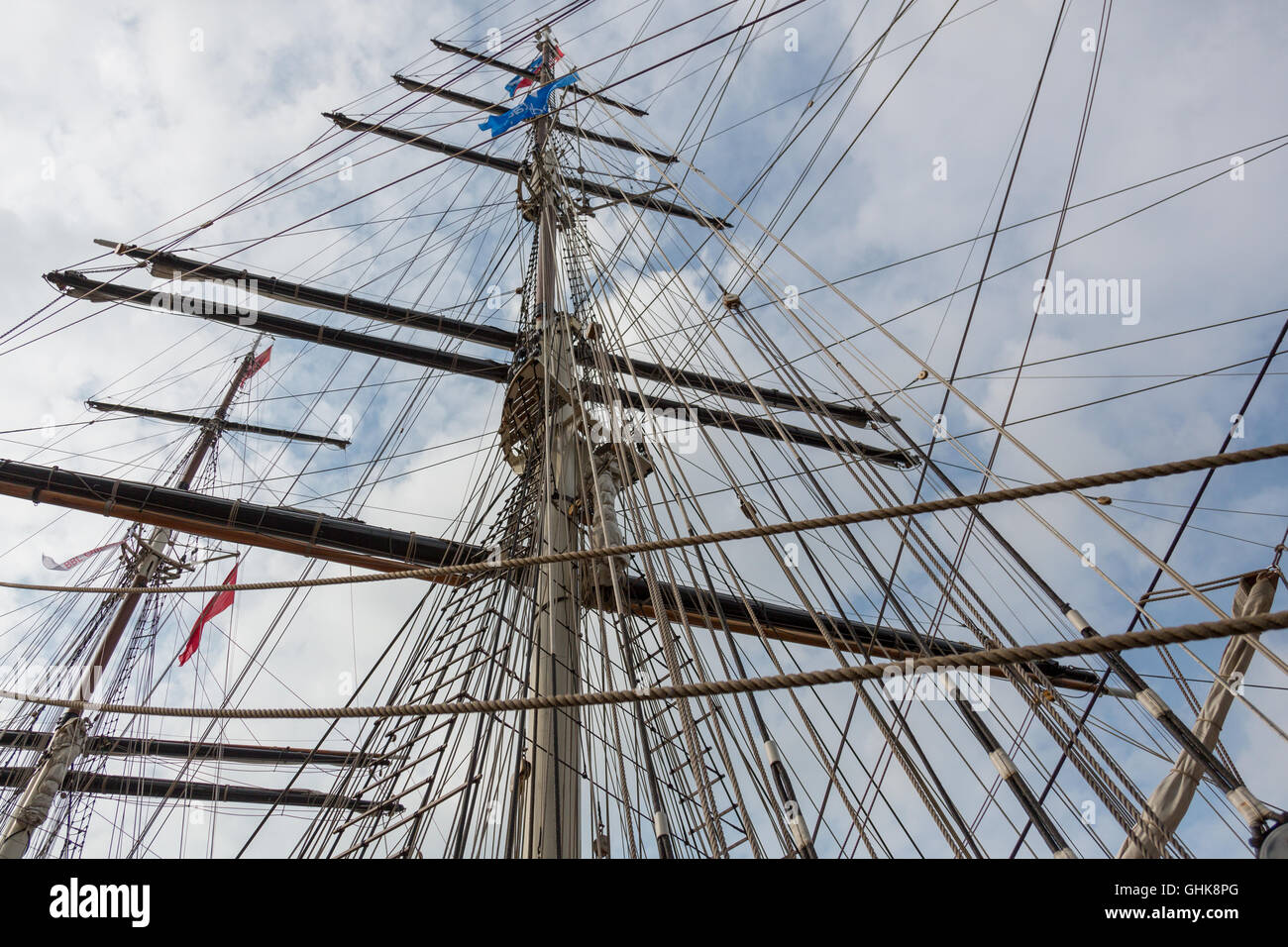Ships mast rigging rig masts hi-res stock photography and images - Alamy