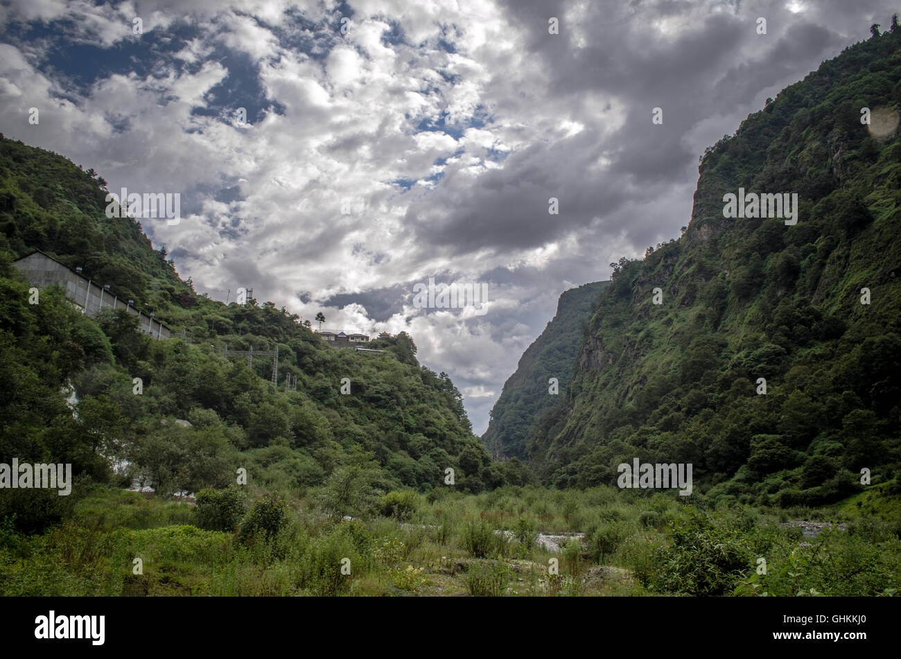 Waterfall kids hi-res stock photography and images - Alamy
