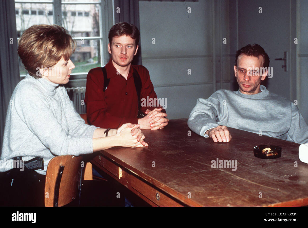 Frank Schubert (FRIEDRICH-KARL PRAETORIUS), Mitte 40, dreht eines ...