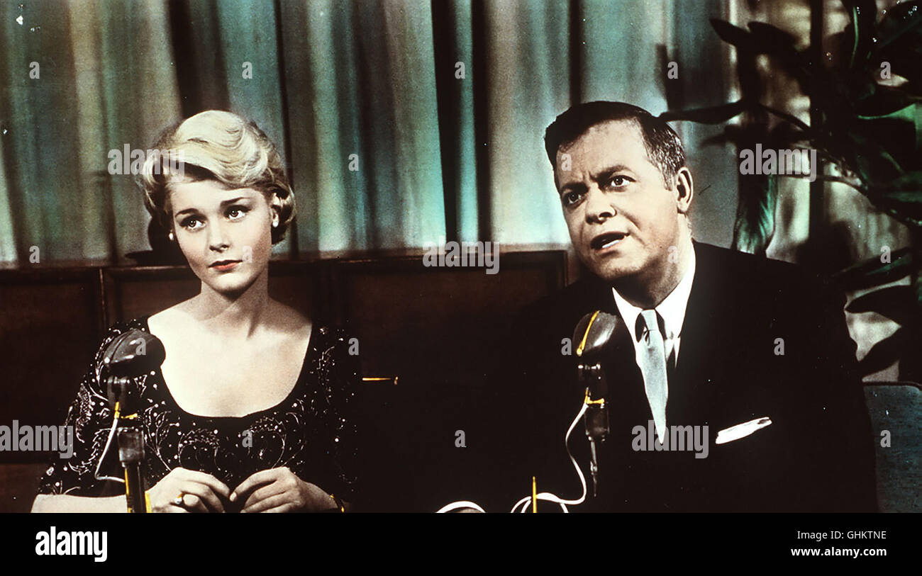 Allison MacKenzie (CAROL LYNLEY) hat über ihre Heimatstadt Peyton Place ...