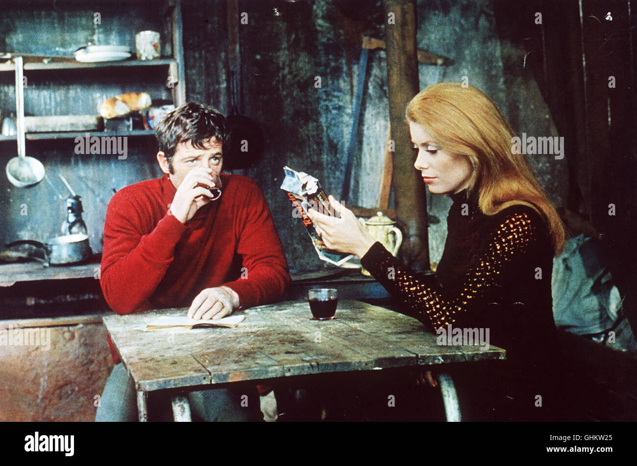 Louis Mahe (JEAN-PAUL BELMONDO) gerät in den Bann von Julie-Marion ...