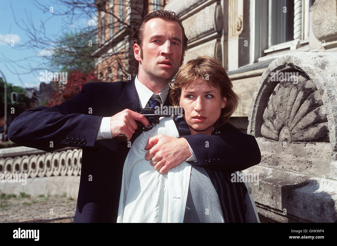 Die Kiezgröße Alex Bonhoff (PETER LOHMEYER) und die Anwältin Lena Berg ...