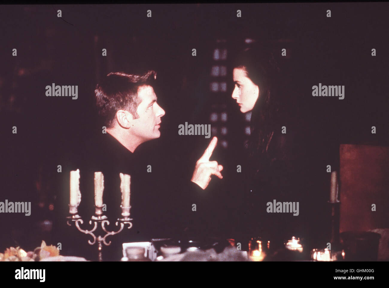 Annie Laird, alleinerziehende Mutter eines 12jährigen Jungen, ist ...