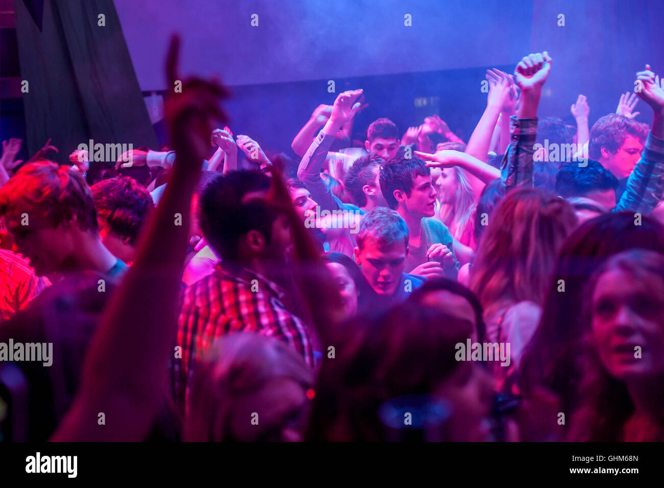 Dj performance hi-res stock photography and images - Alamy