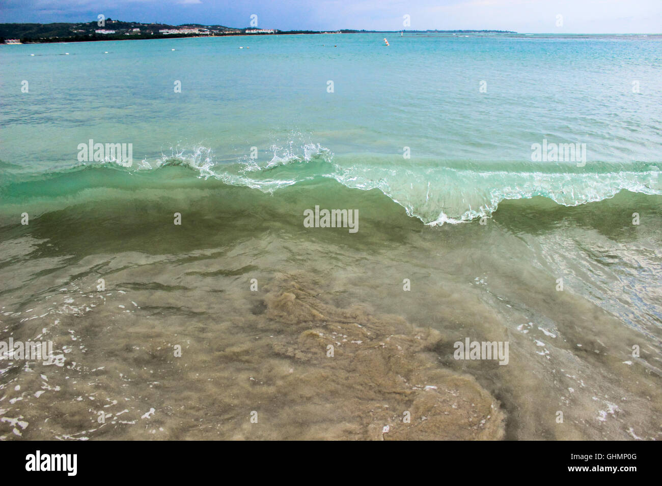 Breaking sea wave hi-res stock photography and images - Alamy