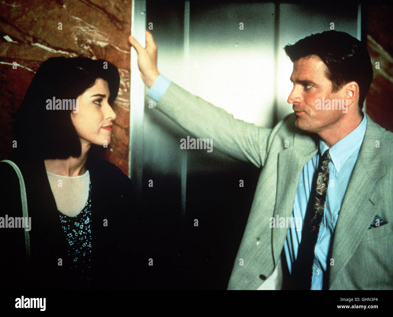 Die falsche Mörderin Die Sekretärin Melanie Brook (NANCY McKEON) gerät ...