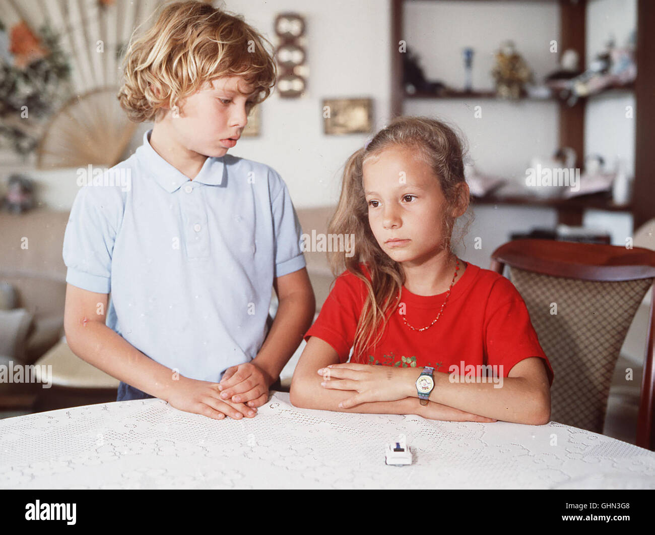 Anna (TANJA FRIEDRICH) leidet unter der Trennung ihrer Eltern. Sie ...