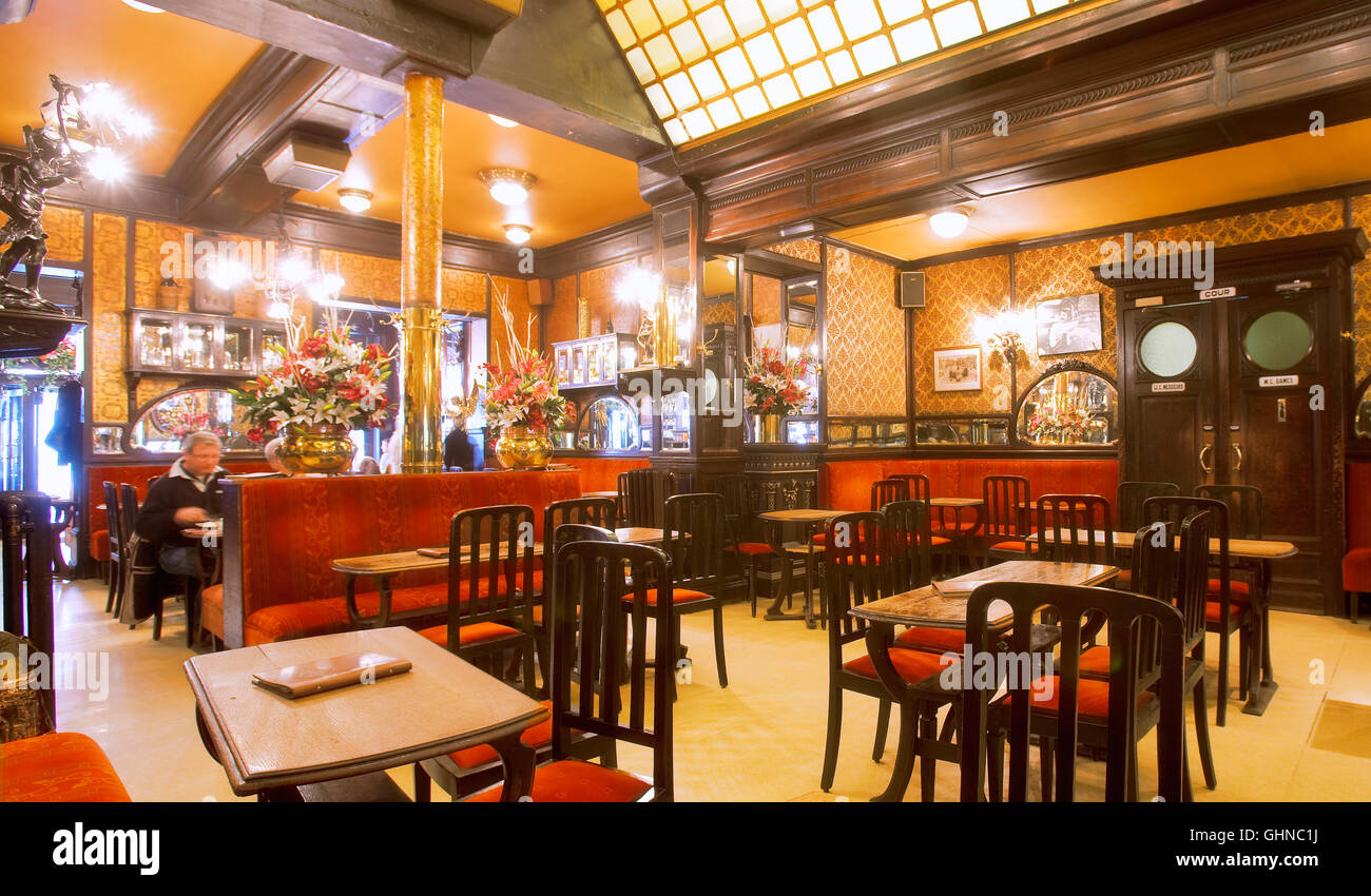Le Cirio Bar in Brussels , Belgium Stock Photo - Alamy