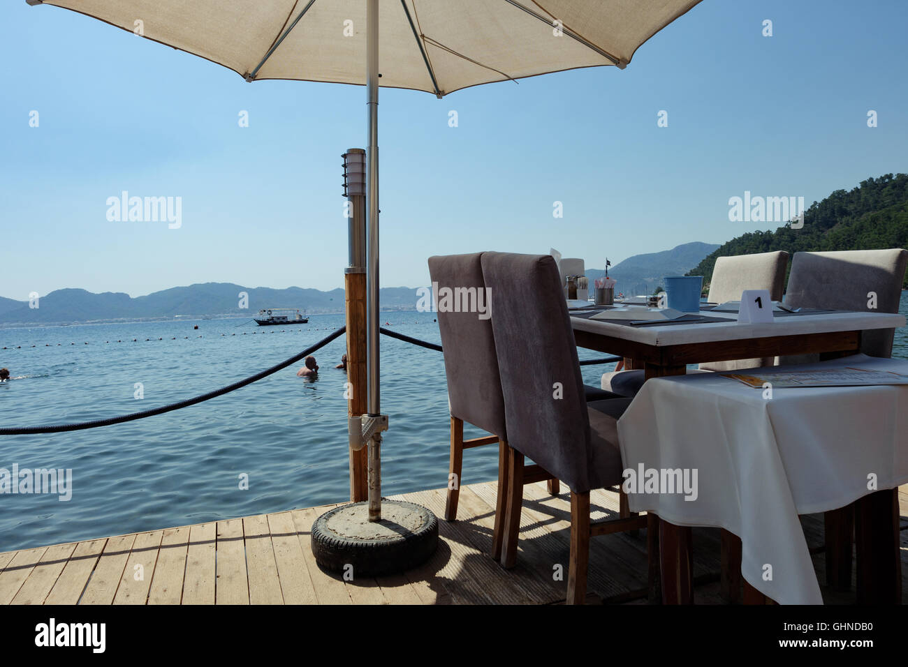 Dinner tables on beach hi-res stock photography and images - Alamy