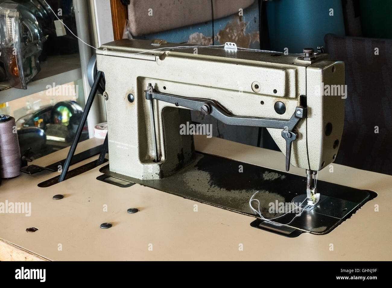 Still life antique sewing machine hi-res stock photography and images ...