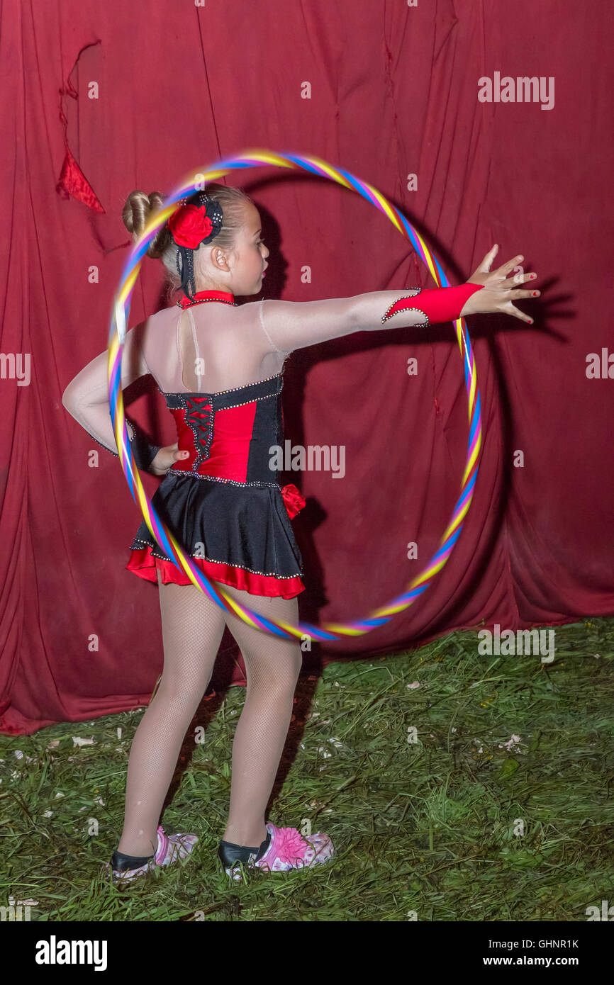 Female circus performer hi-res stock photography and images - Alamy