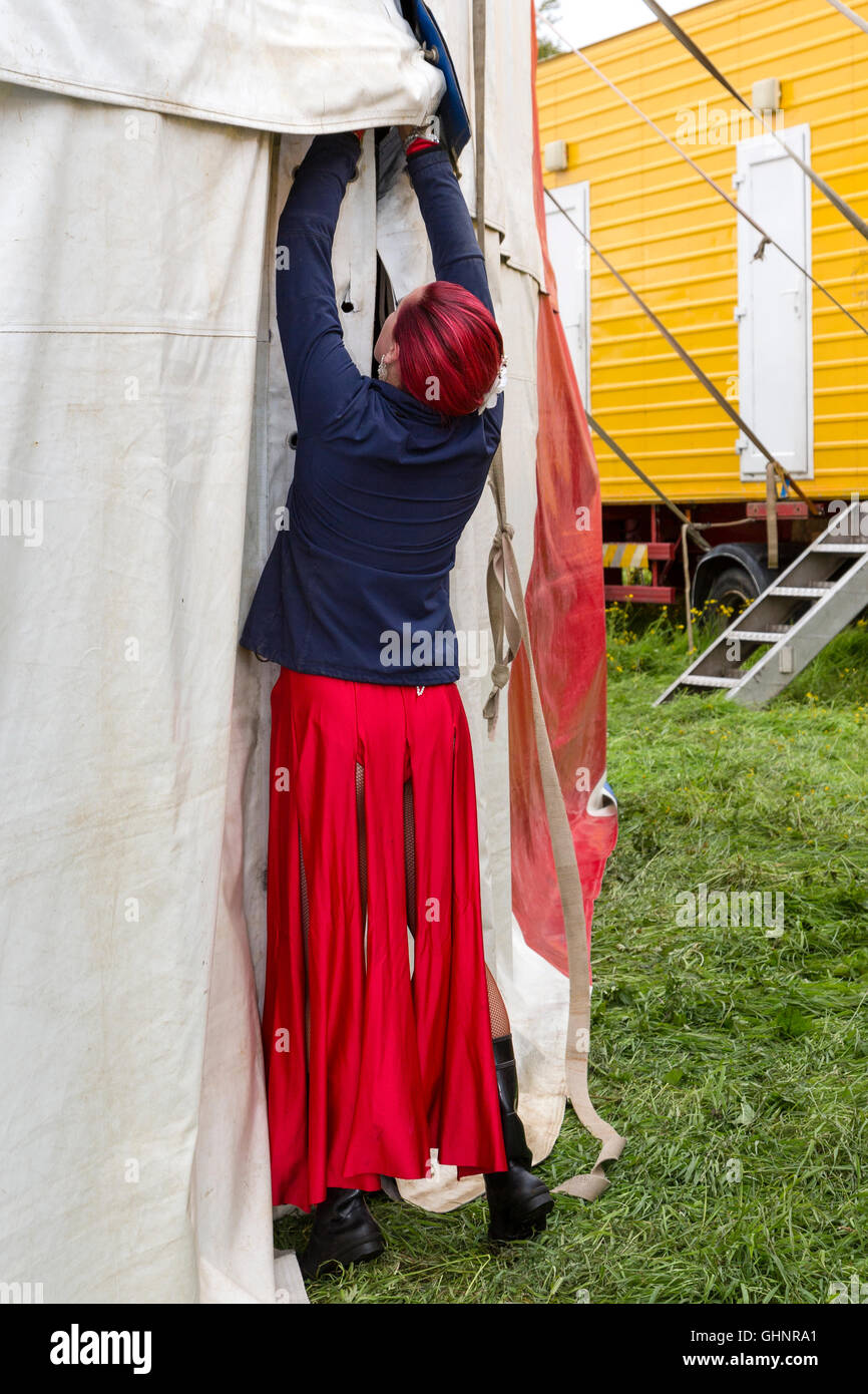 Female circus performer hi-res stock photography and images - Alamy