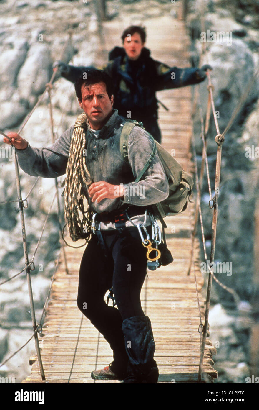 Bergführer Gabe Walker (SYLVESTER STALLONE) hilft den Überlebenden ...
