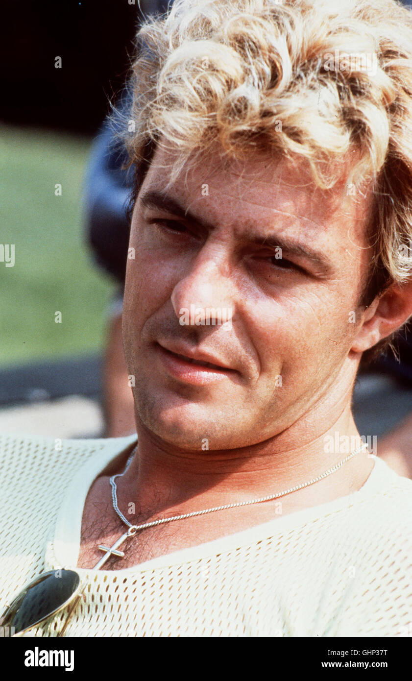 Flodder - eine familie zum knutschen Mutter Flodder wird mit ihrer ...