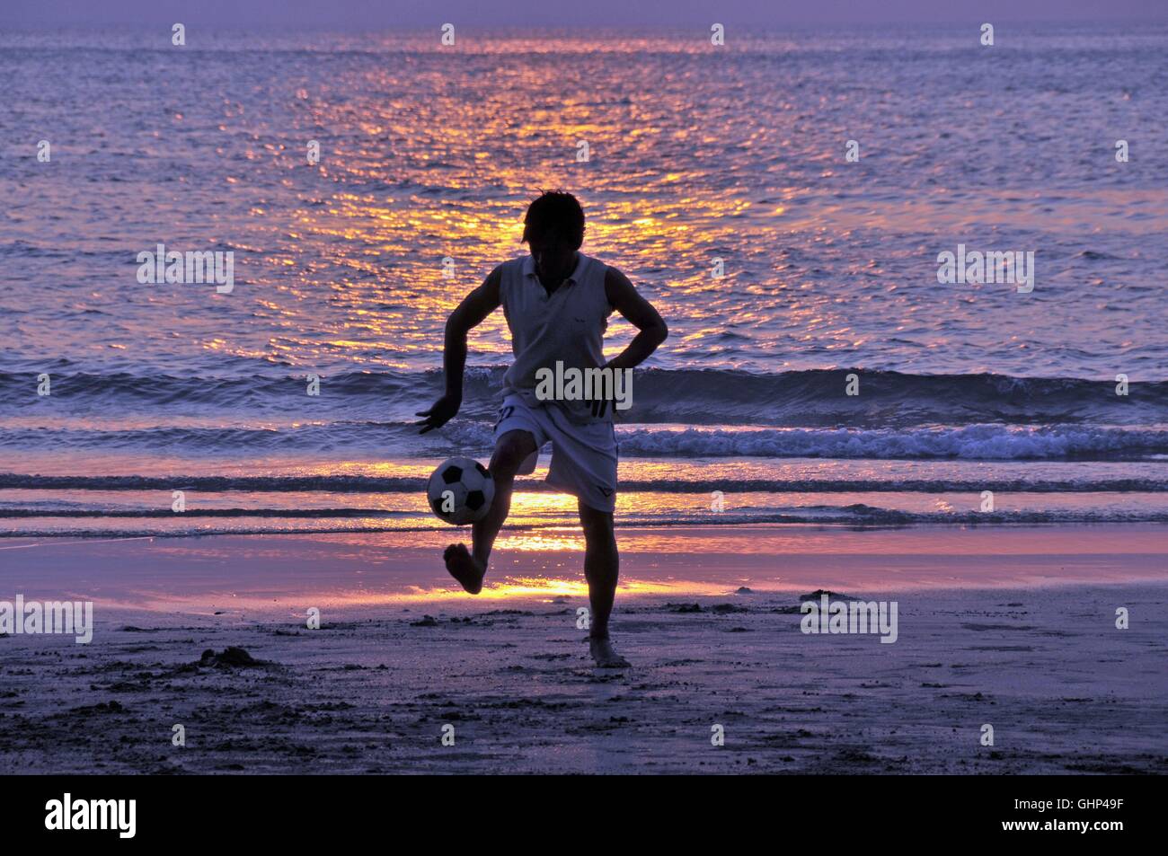 Strand fussball hi-res stock photography and images - Alamy