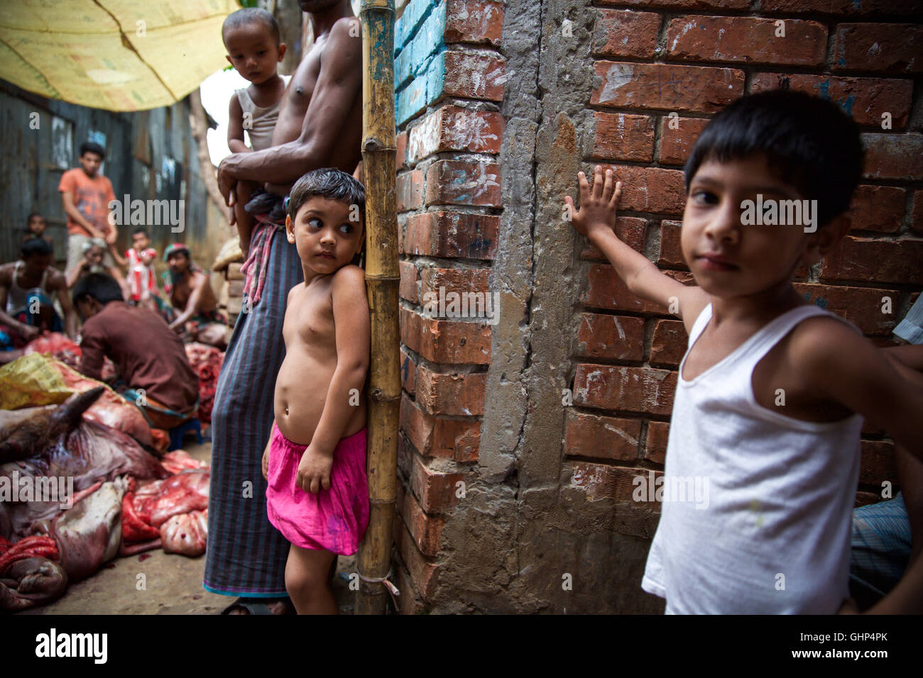 Bangladesh children poverty food hi-res stock photography and images ...