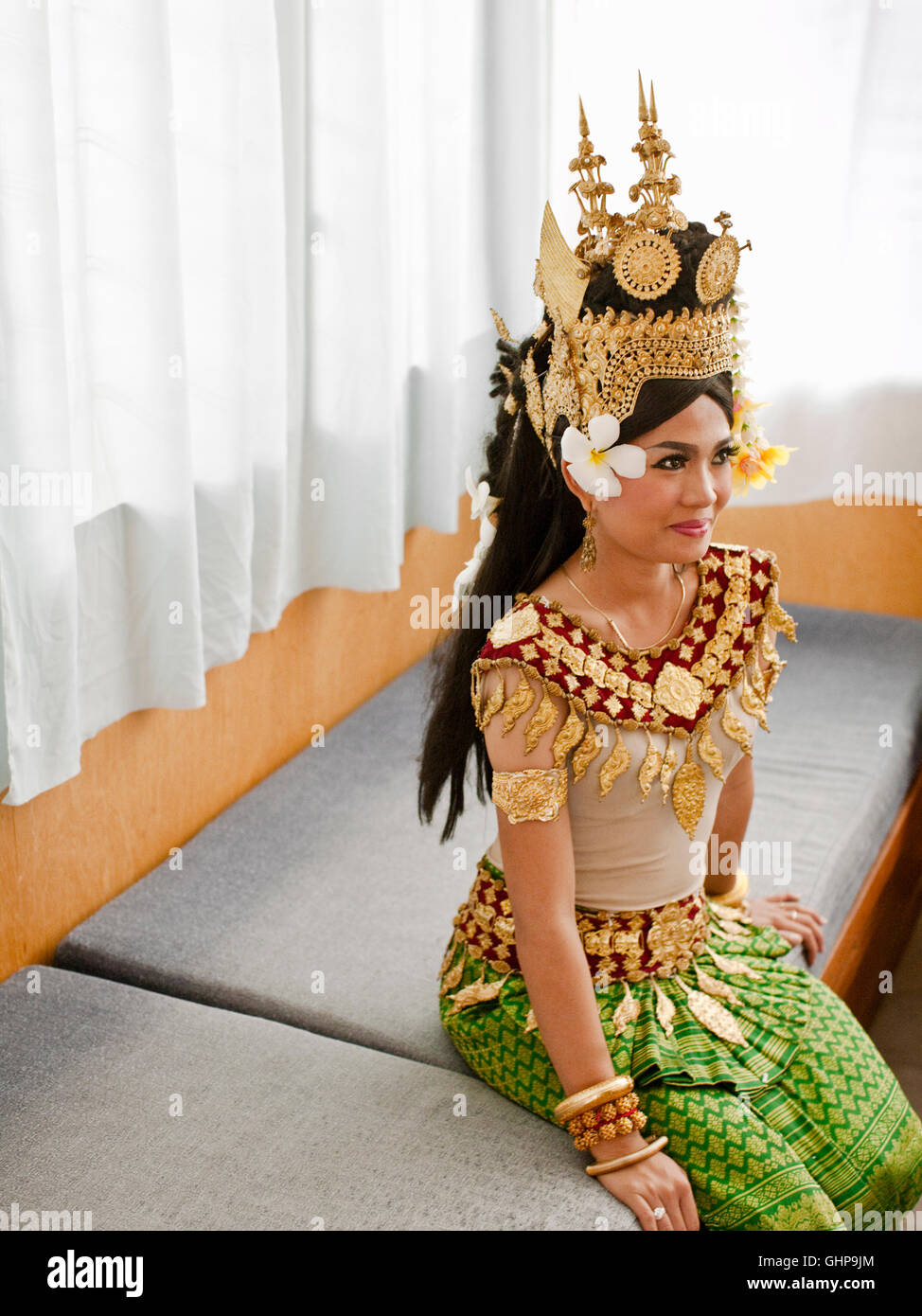 Cambodia Female Headdress Dancer High Resolution Stock Photography and ...