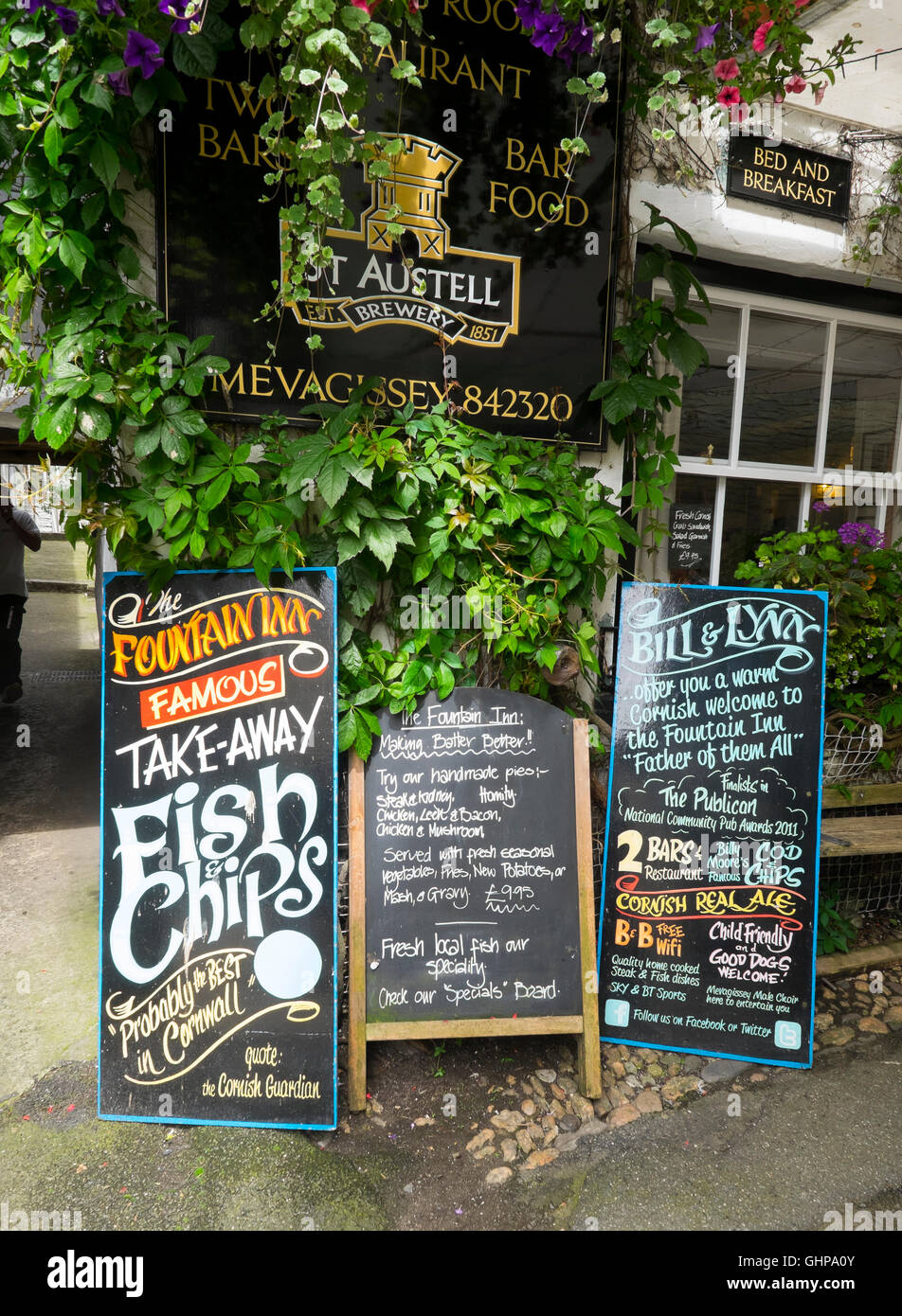 Pub boards hi-res stock photography and images - Alamy