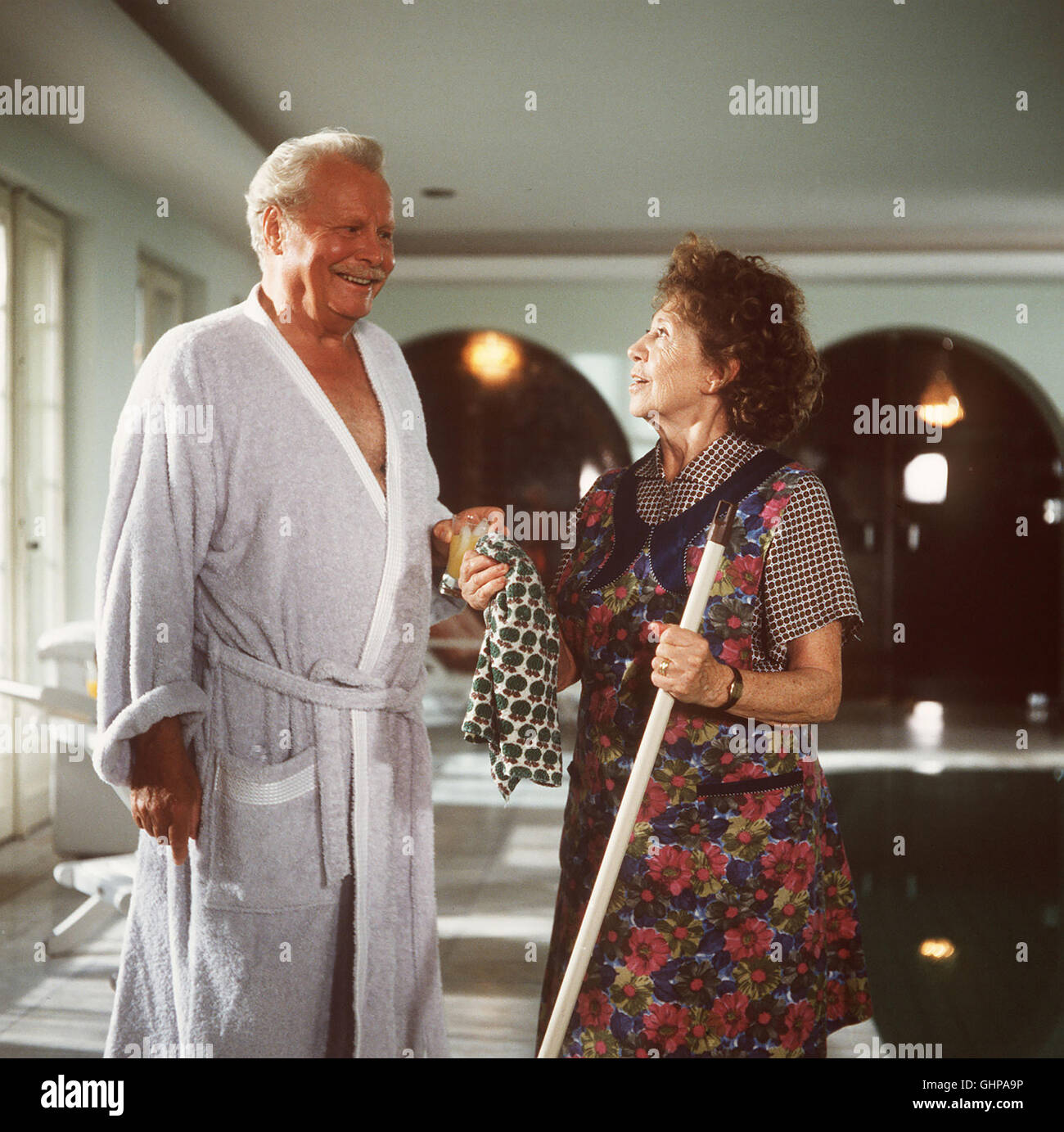 freund mit rolls royce Während Ada Harris (INGE MEYSEL) bei Sir Wilmot ...