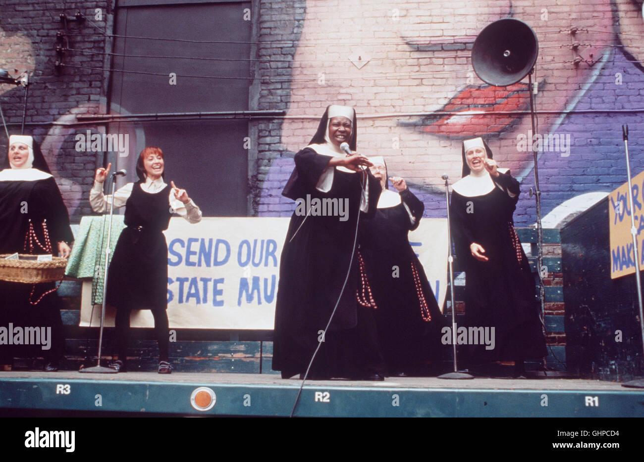 Sister act movie hi-res stock photography and images - Alamy