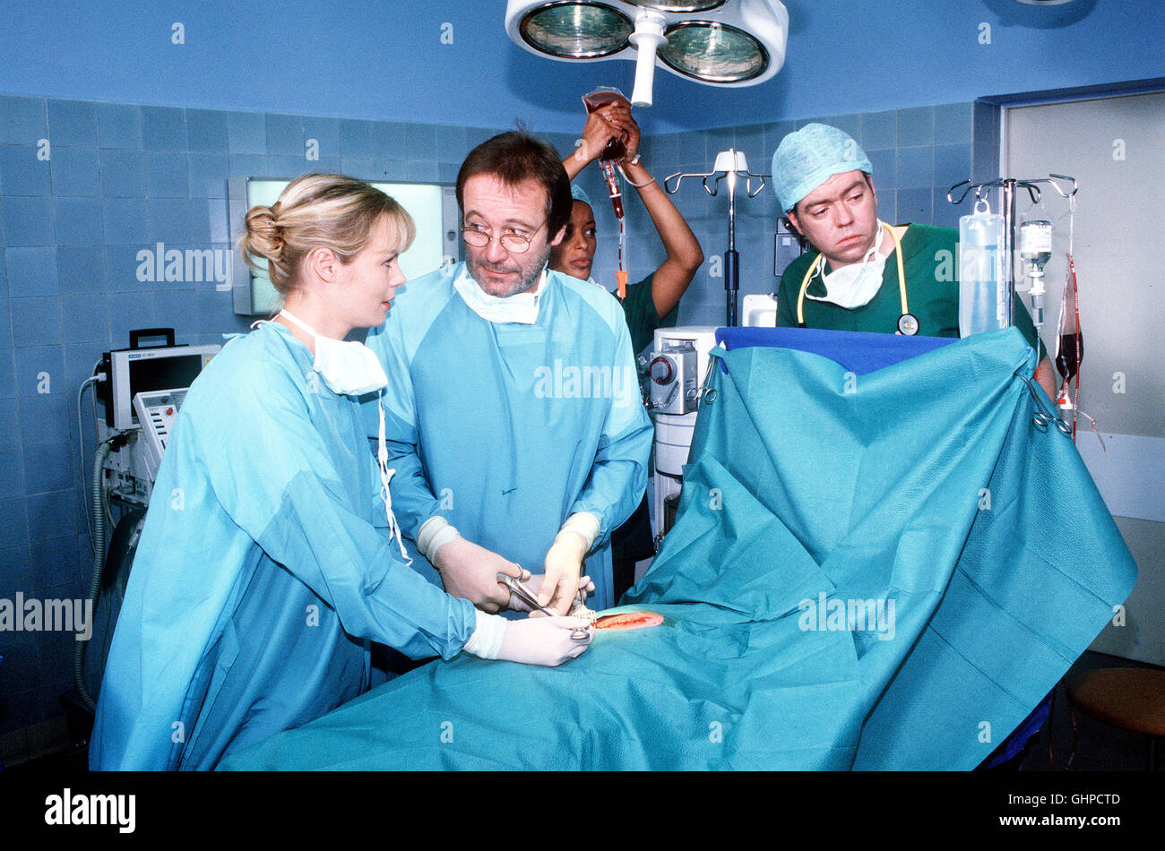 Die Sternbergs - Fabians frisch operierter Patient Konrad Suhr ist mit ...